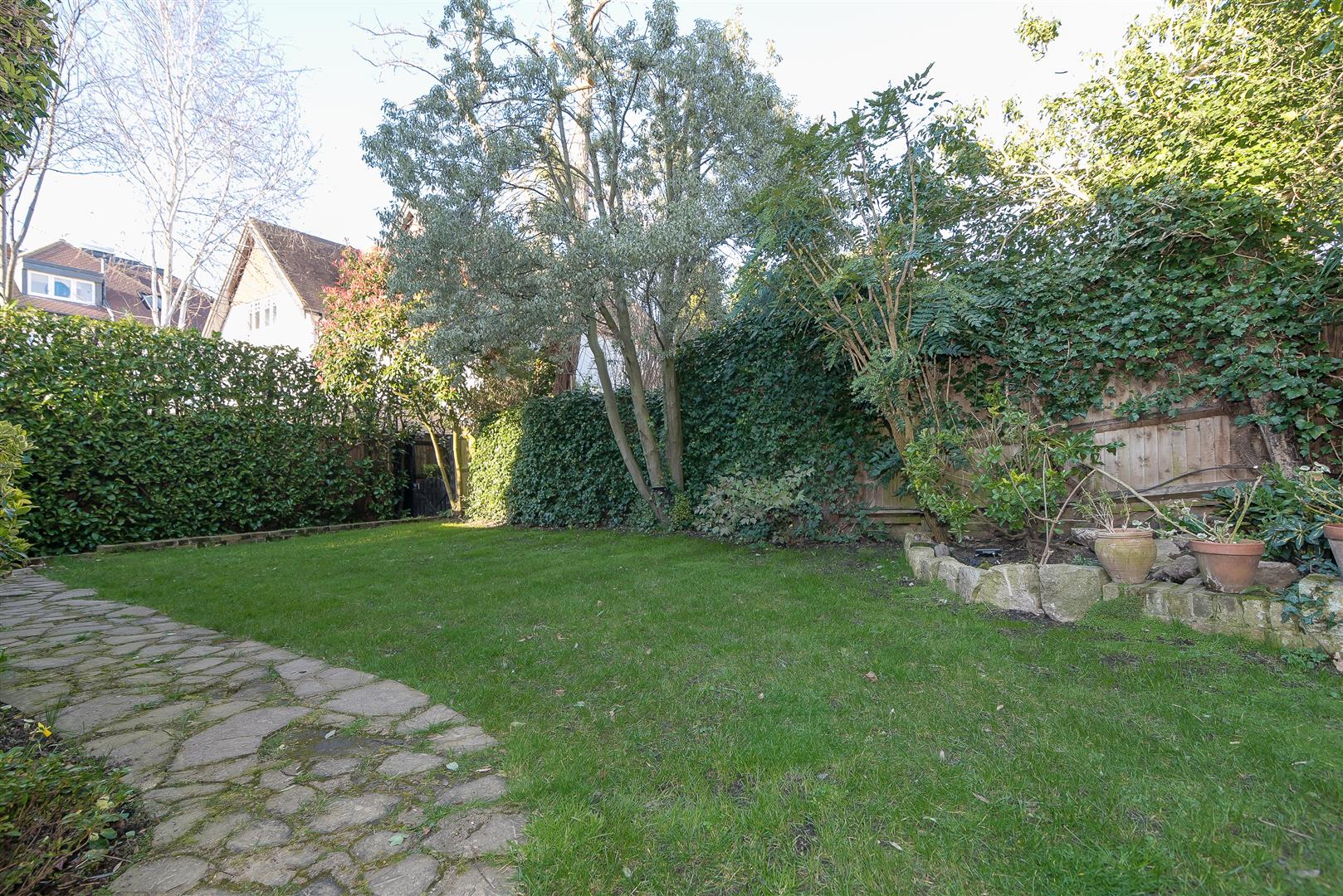 Sheen Gate Gardens, East Sheen - Laurent Residential